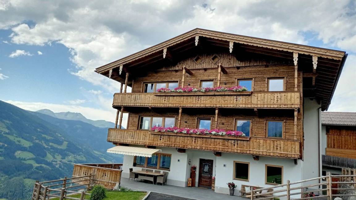 100 M² Apartment ∙ 4 Bedrooms ∙ 9 Guests - Mayrhofen