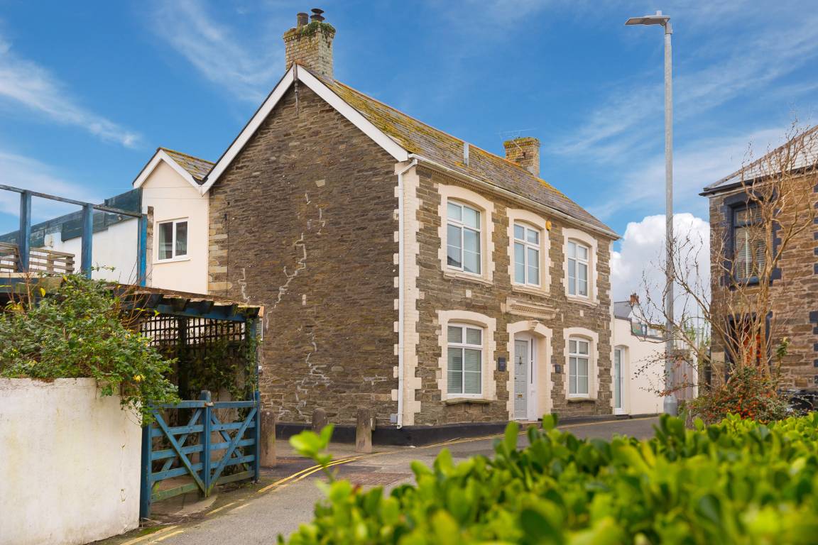 Cottage ∙ 6 Bedrooms ∙ 12 Guests - Perranporth