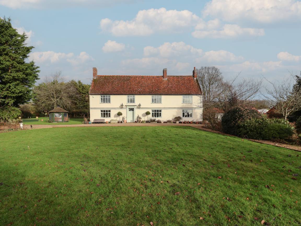 Cottage ∙ 7 Bedrooms ∙ 16 Guests - Beccles