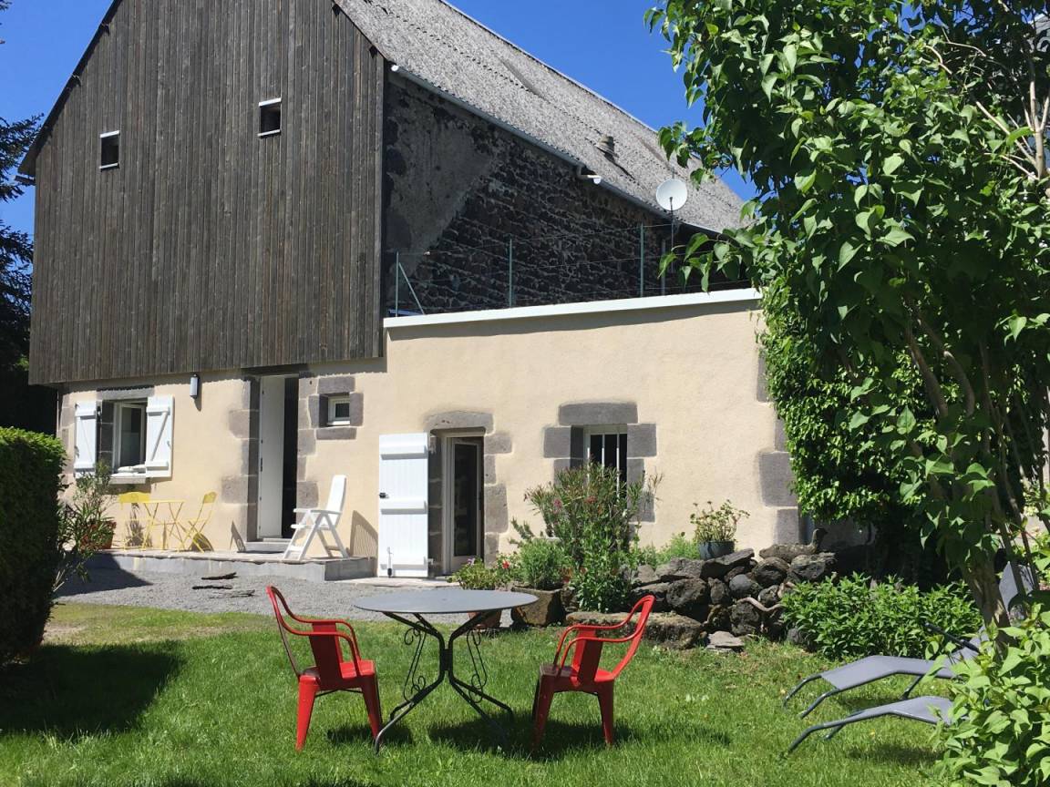 55 M² Gîte ∙ 1 Chambre ∙ 2 Personnes - Besse-et-Saint-Anastaise