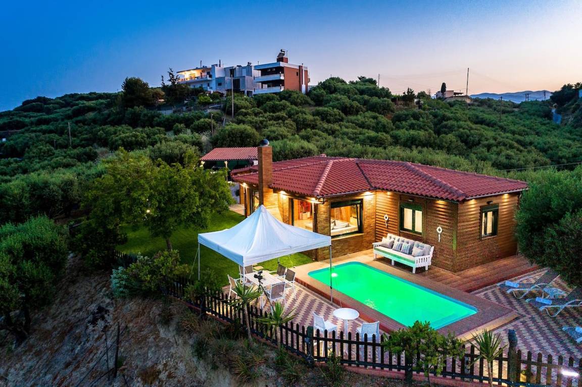 75 M² House ∙ 2 Bedrooms ∙ 5 Guests - Heraklion