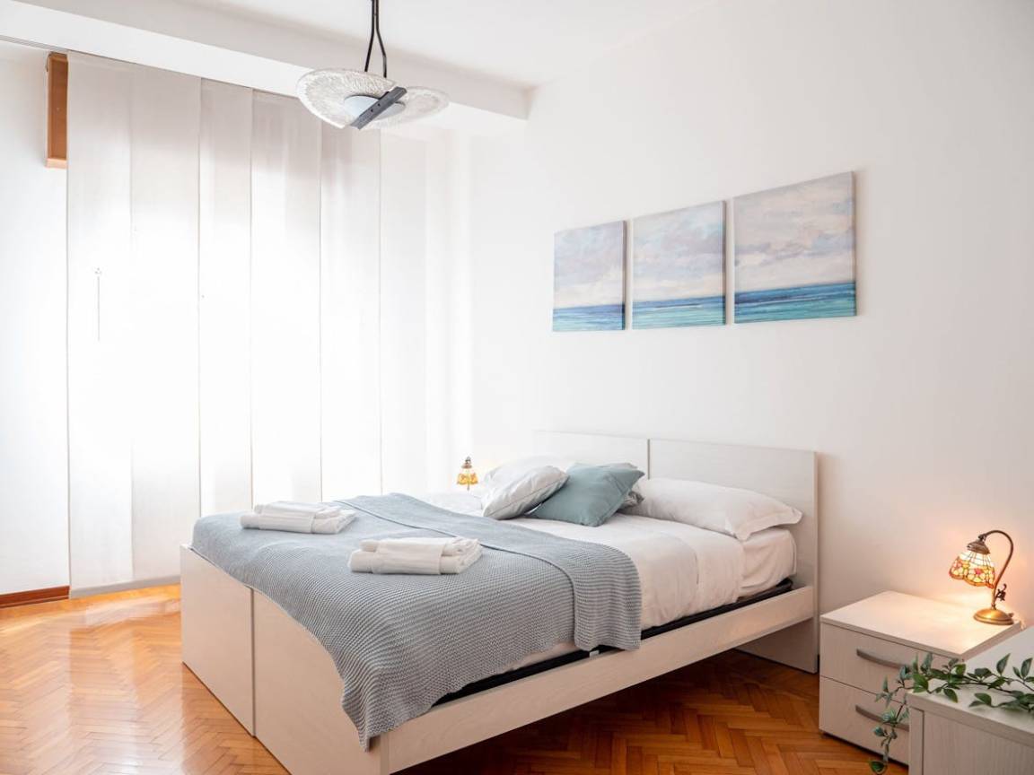 80 M² Ferienwohnung ∙ 2 Schlafzimmer ∙ 6 Gäste - Monza