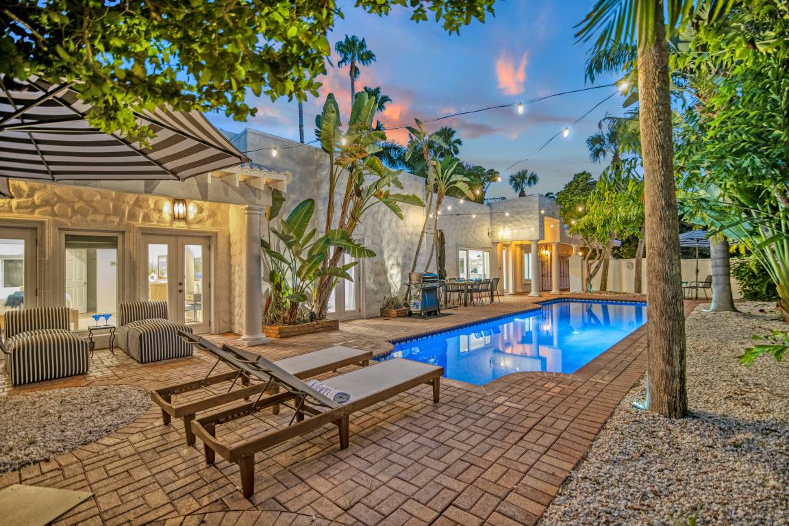 196 M² House ∙ 5 Bedrooms ∙ 10 Guests - Siesta Key, FL