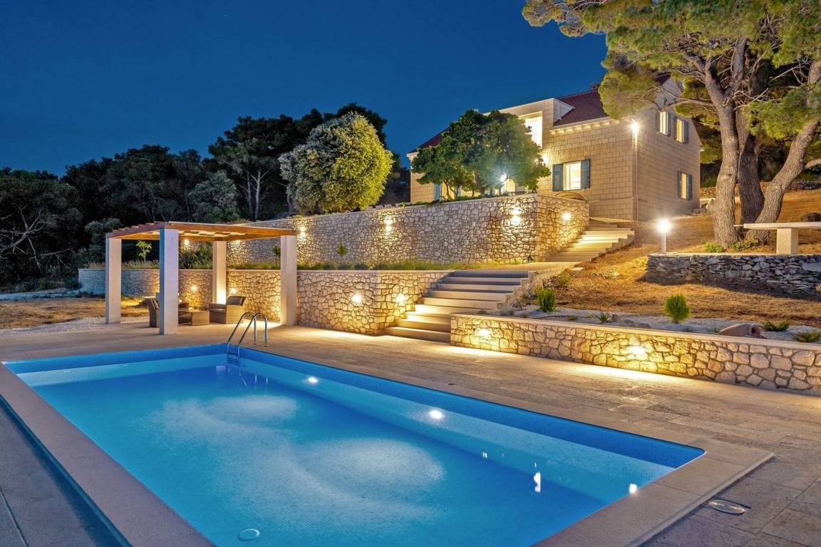 320 M² Villa ∙ 5 Bedrooms ∙ 12 Guests - Omiš