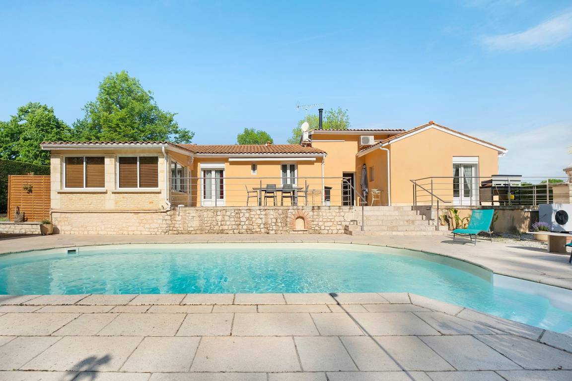 200 M² Maison De Vacances ∙ 3 Chambres ∙ 8 Personnes - Périgueux