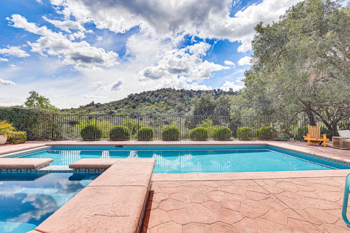 269 M² House ∙ 5 Bedrooms ∙ 10 Guests - San Marcos, CA