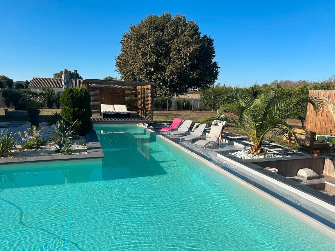 300 M² Villa ∙ 6 Chambres ∙ 12 Personnes - Coutras