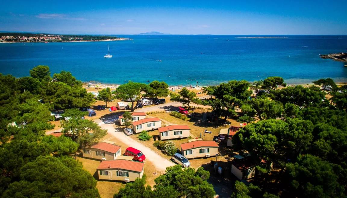 24 M² Caravan ∙ 2 Bedrooms ∙ 4 Guests - Premantura