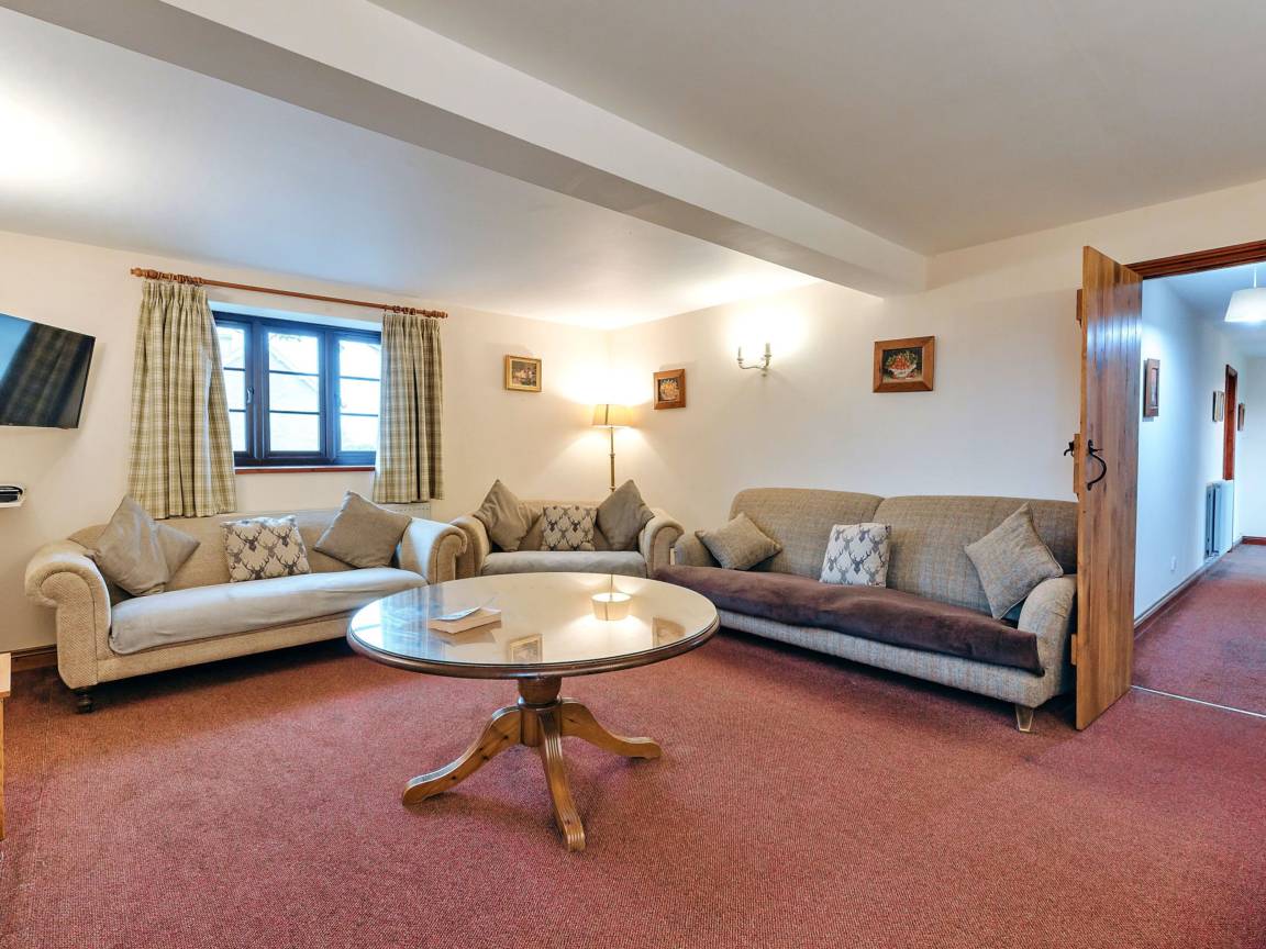 180 M² House ∙ 1 Bedroom ∙ 8 Guests - Stokesay Castle