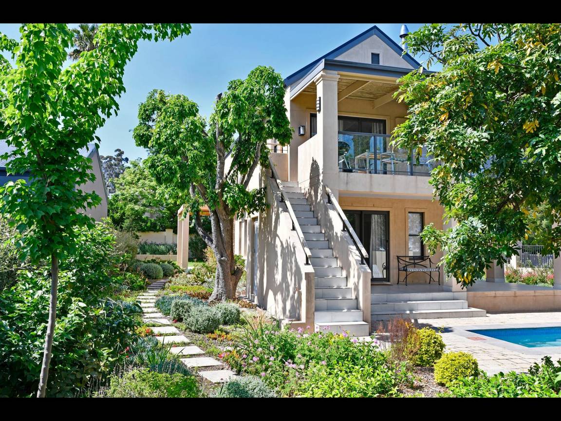 200 M² Villa ∙ 2 Bedrooms ∙ 4 Guests - Franschhoek