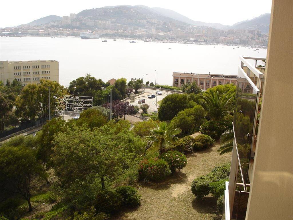 30 M² Apartamento ∙ 1 Habitación ∙ 2 Huéspedes - Ajaccio