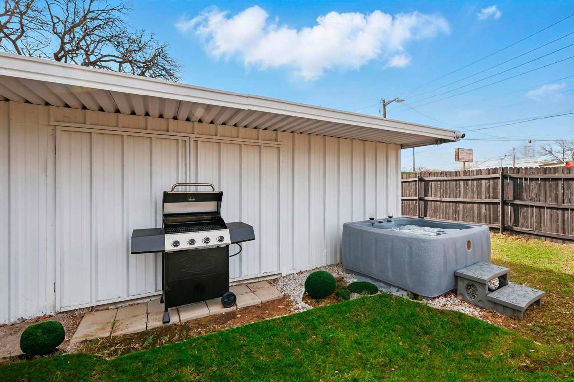 Apartment ∙ 2 Bedrooms ∙ 4 Guests - Riverside Drive – Fort Worth

