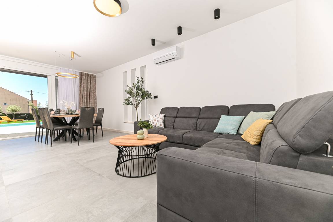 160 M² House ∙ 4 Bedrooms ∙ 9 Guests - Split