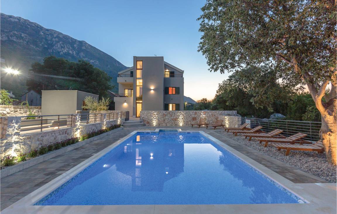 288 M² Ferienhaus ∙ 6 Schlafzimmer ∙ 15 Gäste - Promajna