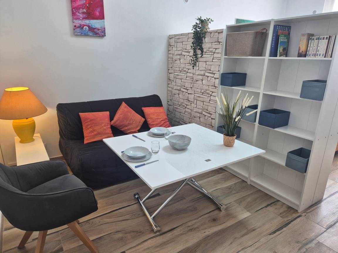 25 M² Studio Flat ∙ 2 Guests - Eygalières