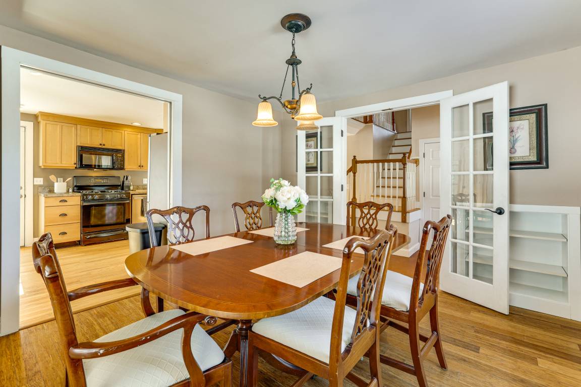 187 M² Talo ∙ 4 Makuuhuonetta ∙ 6 Vierasta - Bristol, CT