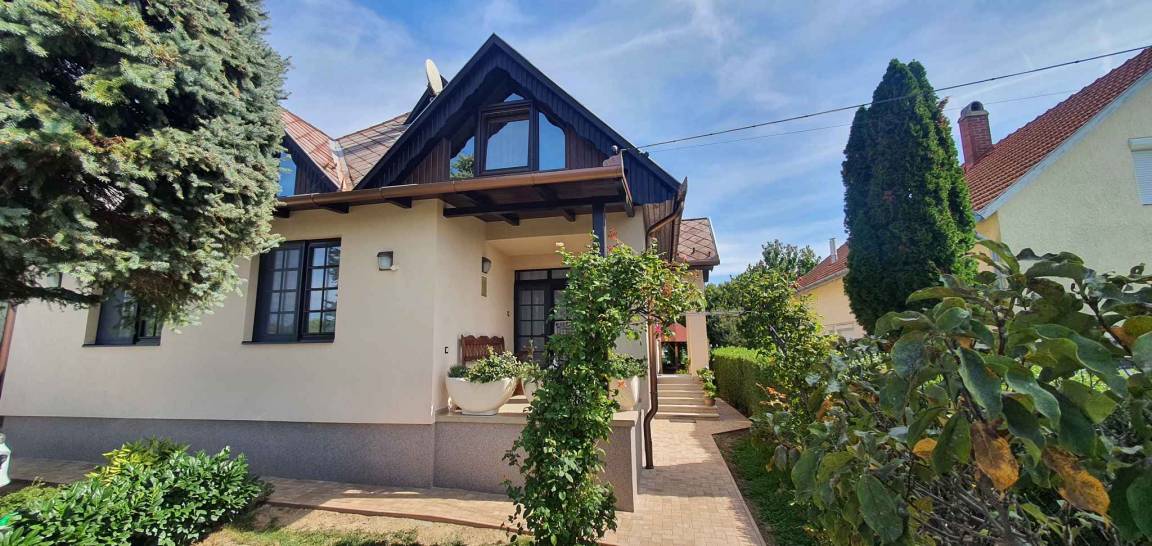 100 M² Huoneisto ∙ 2 Makuuhuonetta ∙ 4 Vierasta - Hévíz