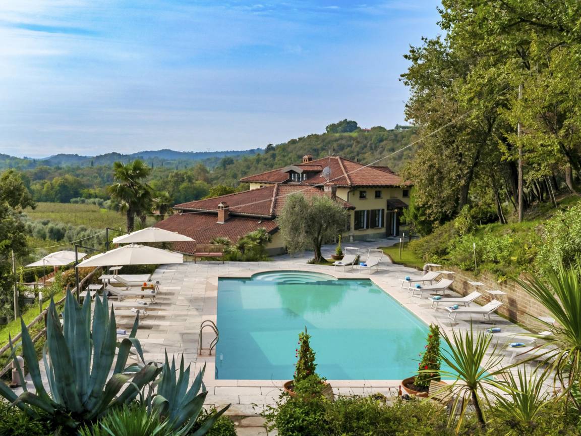 700 M² Villa ∙ 6 Bedrooms ∙ 14 Guests - Salò