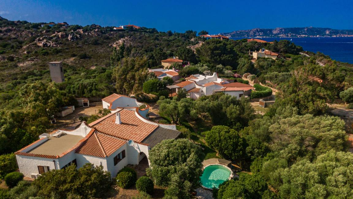 300 M² Villa ∙ 3 Chambres ∙ 6 Personnes - La Maddalena