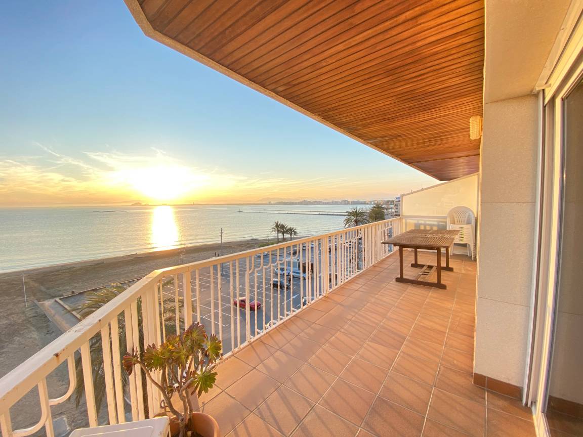 111 M² Apartment ∙ 4 Bedrooms ∙ 8 Guests - Roses