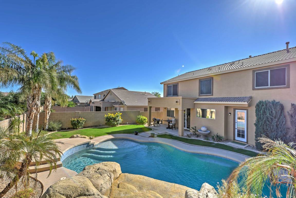 207 M² House ∙ 5 Bedrooms ∙ 8 Guests - Surprise, AZ