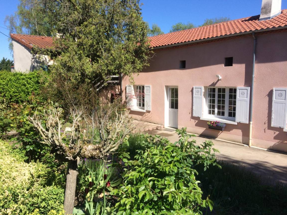 110 M² Gîte ∙ 3 Schlafzimmer ∙ 8 Gäste - Auvergne