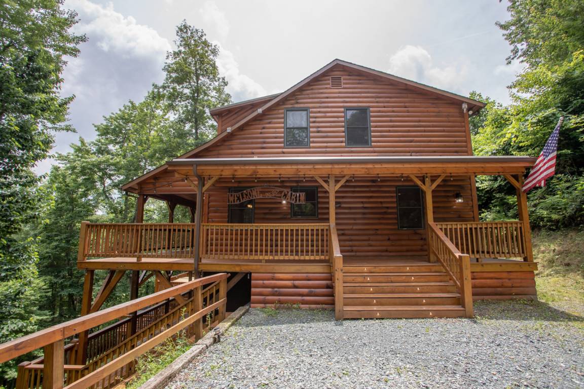 275 M² Cabin ∙ 4 Bedrooms ∙ 18 Guests - Boone, NC