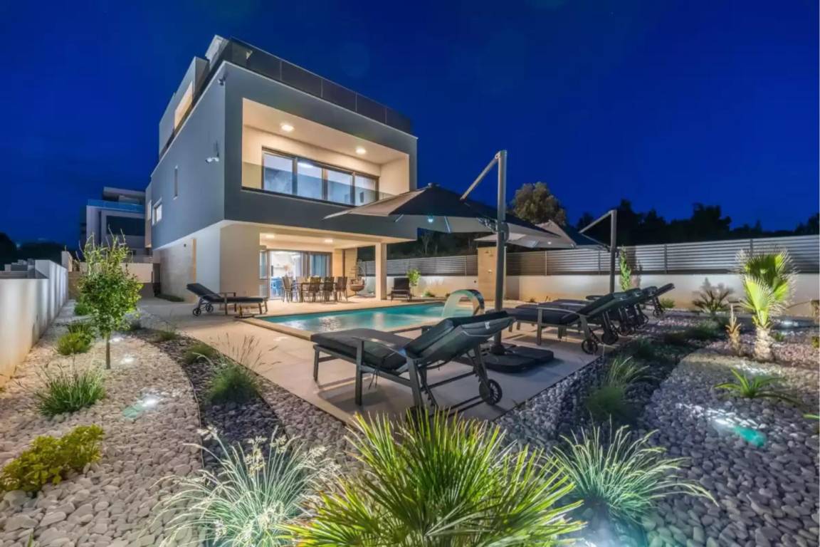 220 M² Villa ∙ 4 Bedrooms ∙ 8 Guests - Zaton