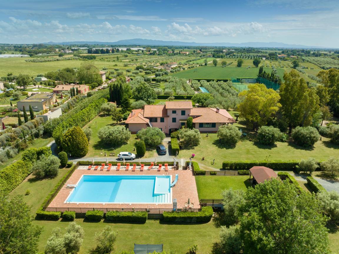 500 M² Villa Vacanza ∙ 8 Camere Da Letto ∙ 25 Ospiti - Cecina