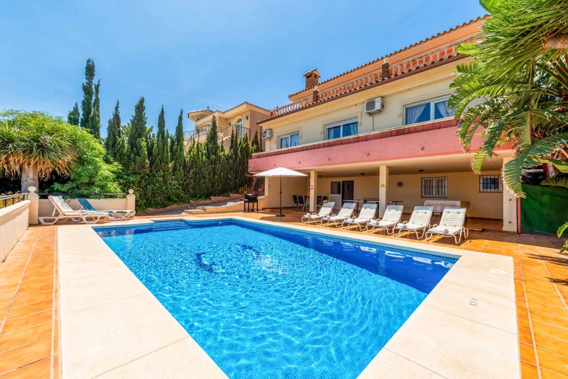 Villa ∙ 5 Bedrooms ∙ 10 Guests - Benalmádena