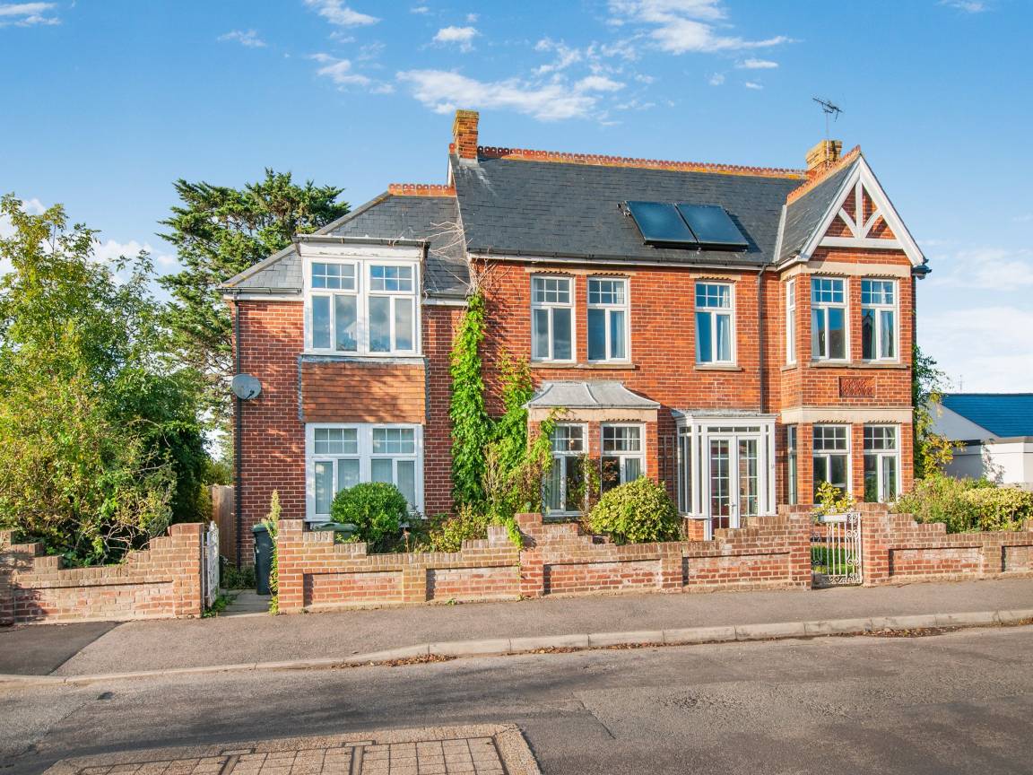 Cottage ∙ 5 Bedrooms ∙ 15 Guests - Whitstable