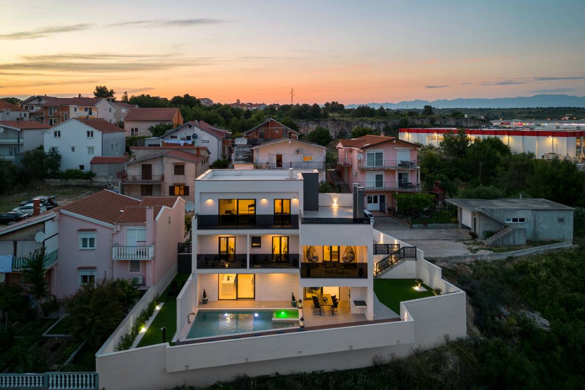 240 M² Villa Vacanza ∙ 3 Camere Da Letto ∙ 8 Ospiti - Zara