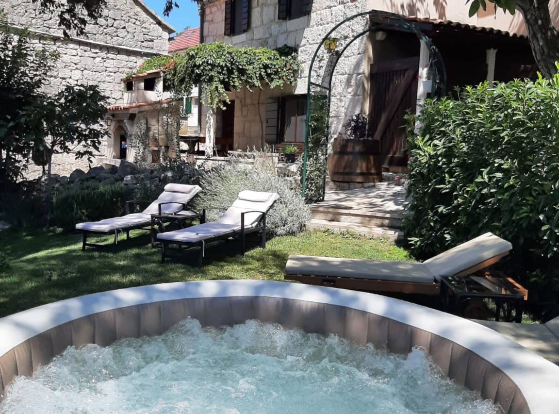120 M² Ferienhaus ∙ 2 Schlafzimmer ∙ 6 Gäste - Makarska Riviera