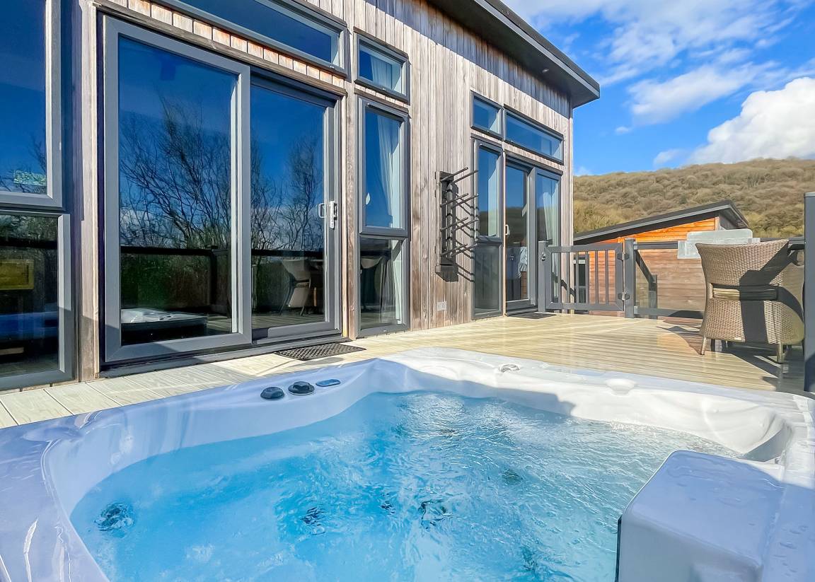 Chalet ∙ 3 Bedrooms ∙ 6 Guests - Banwell Castle