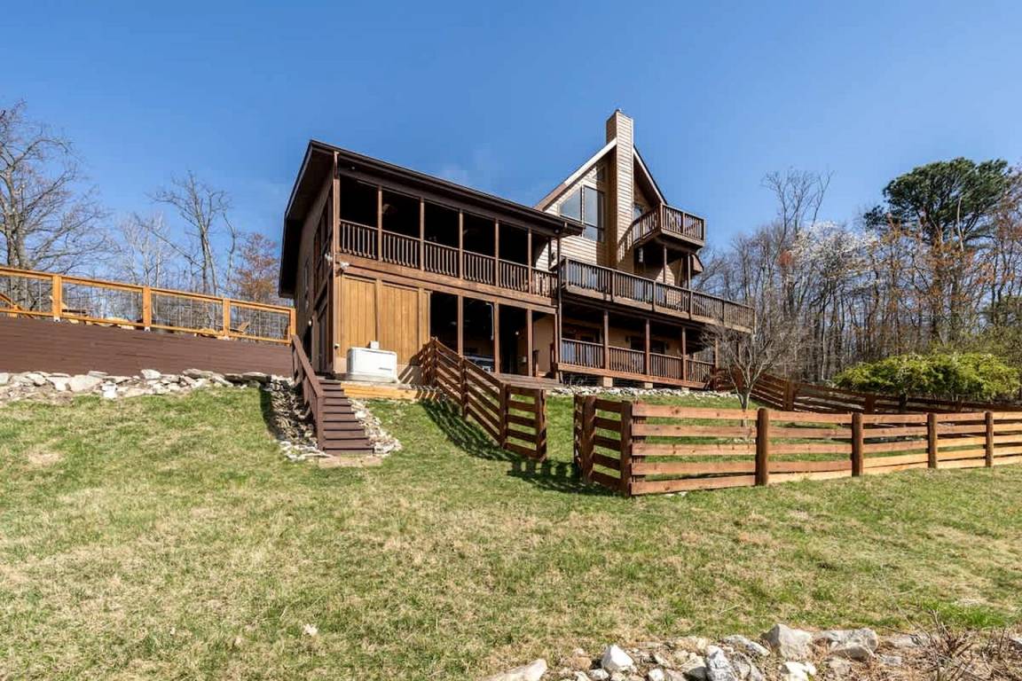 House ∙ 5 Bedrooms ∙ 16 Guests - Breaux Vineyards, Purcellville