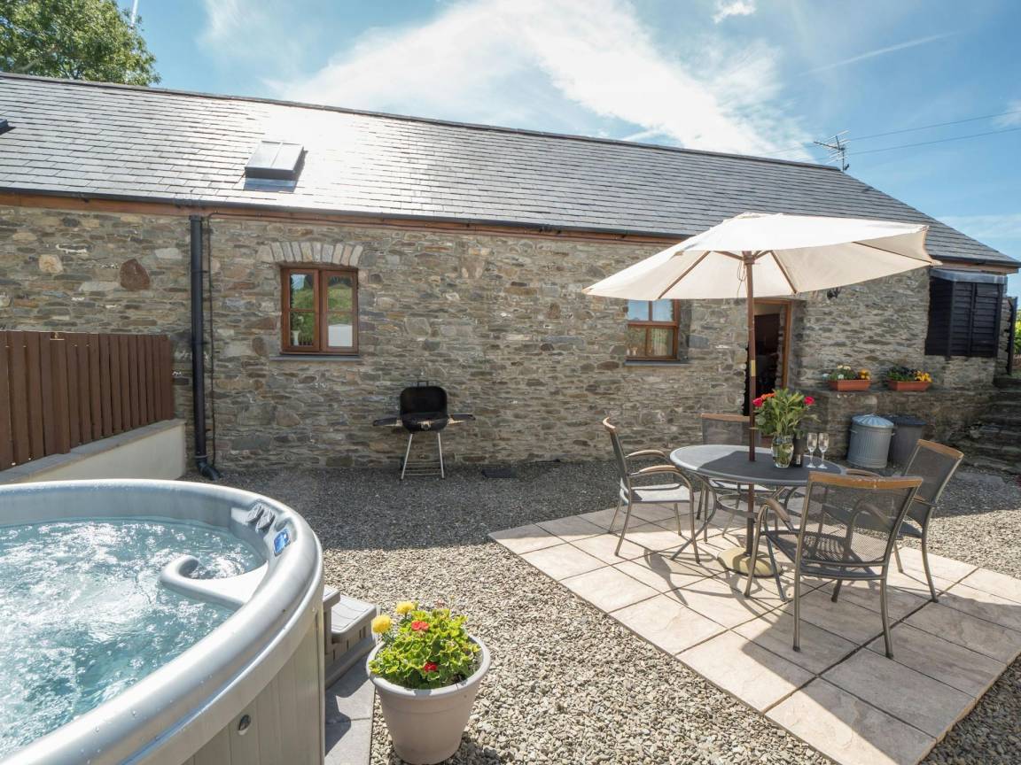 75 M² Cottage ∙ 2 Bedrooms ∙ 4 Guests - Ceredigion