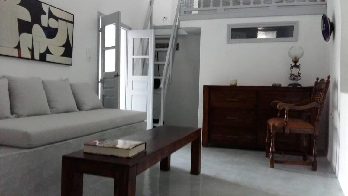 House ∙ 4 Bedrooms ∙ 10 Guests - Santorini