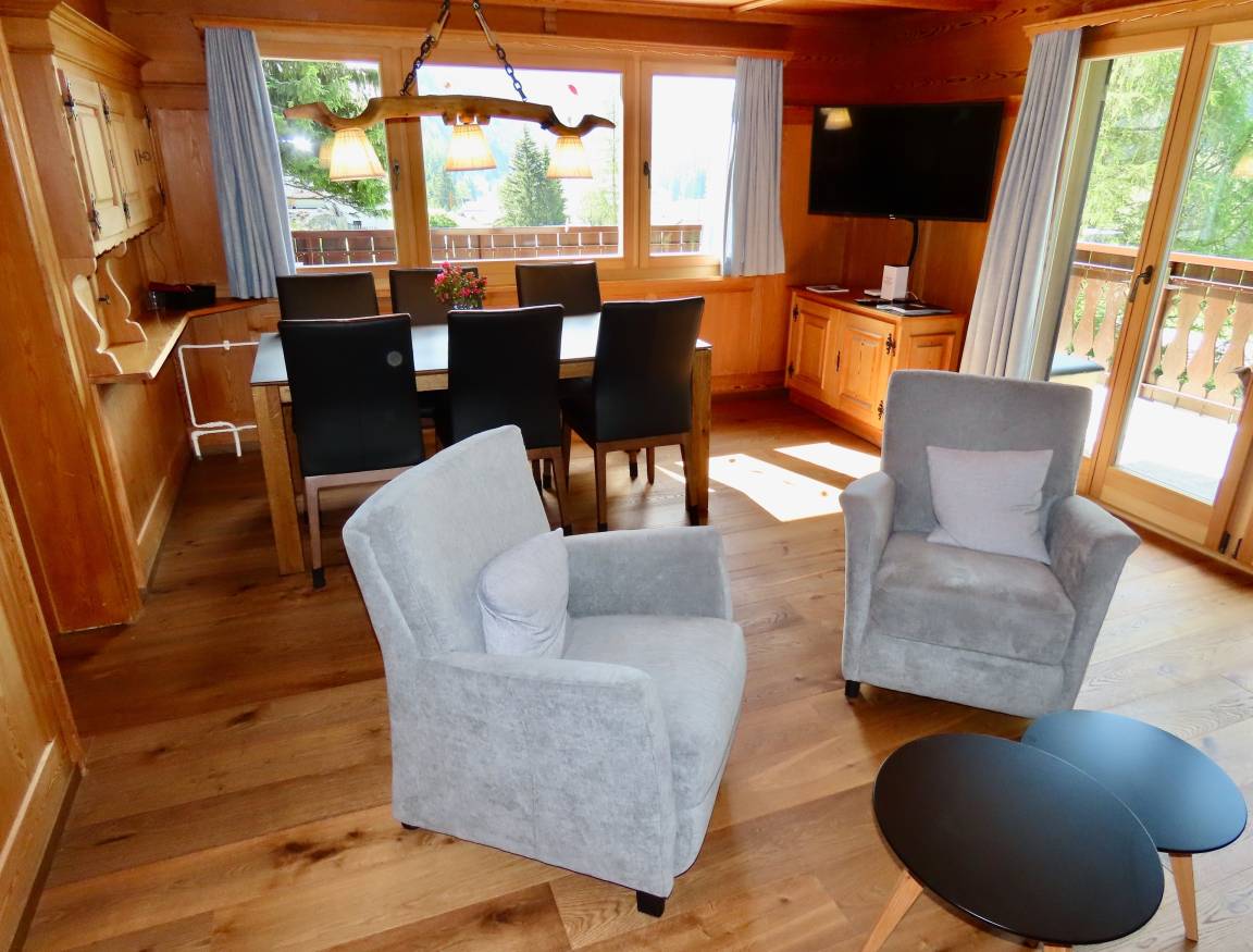 99 M² Ferienwohnung ∙ 4 Schlafzimmer ∙ 8 Gäste - Klosters-Serneus