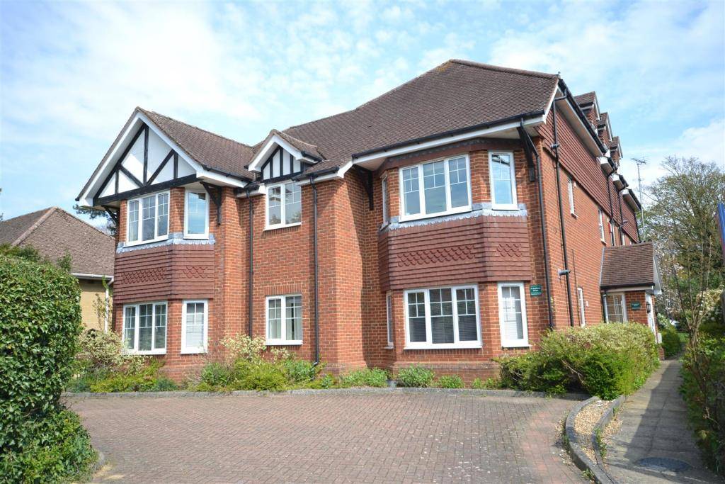 74 M² Apartment ∙ 2 Bedrooms ∙ 4 Guests - Basingstoke