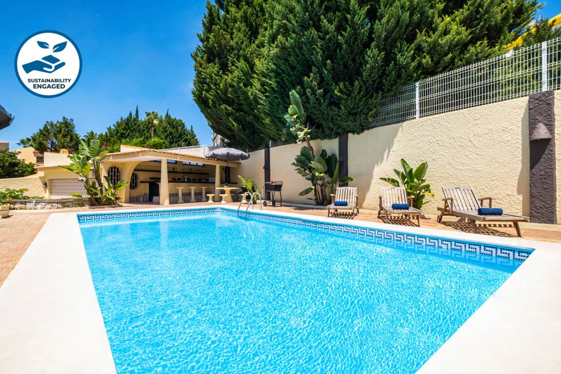 250 M² Villa ∙ 4 Bedrooms ∙ 15 Guests -