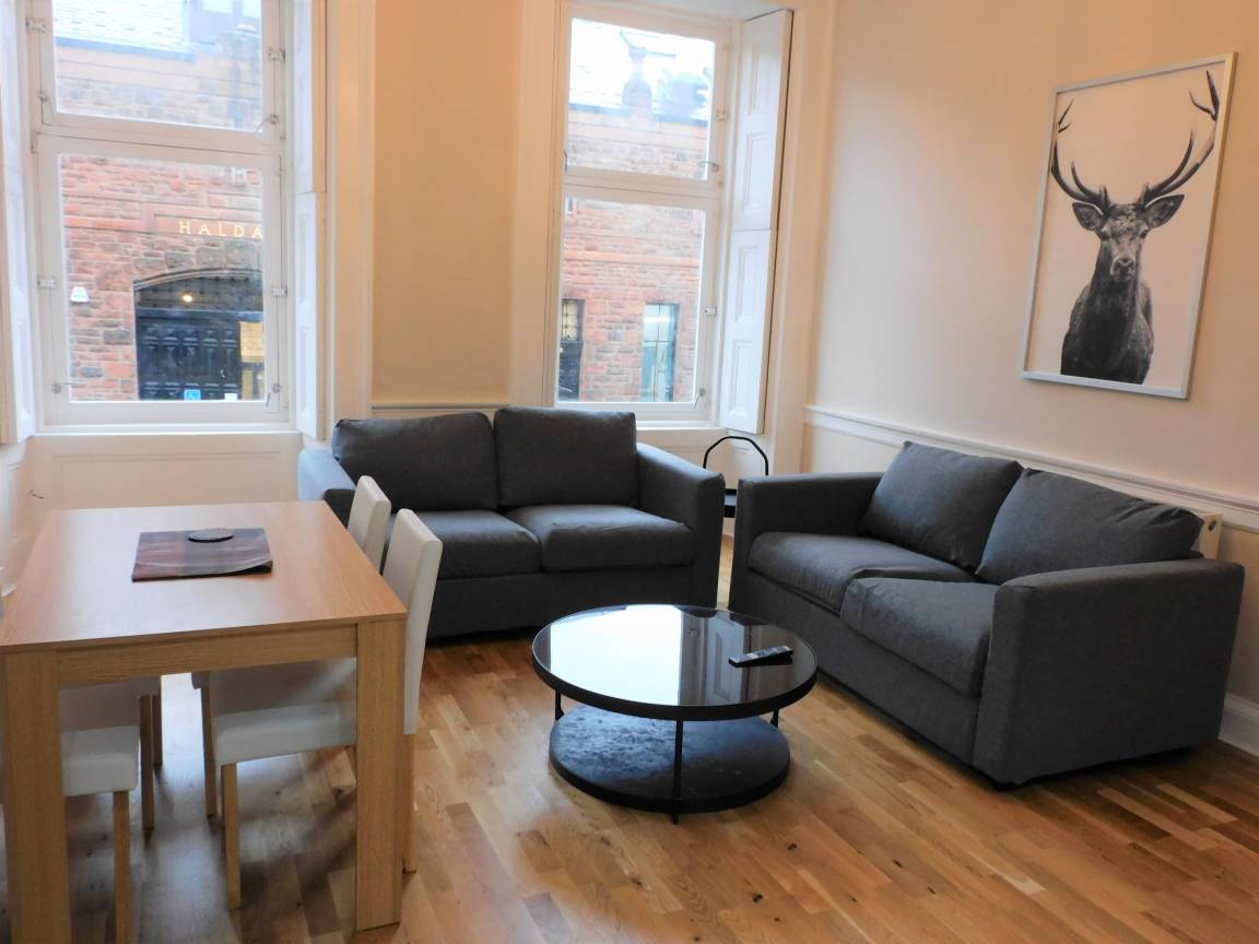 93 M² Ferienwohnung ∙ 3 Schlafzimmer ∙ 6 Gäste - Glasgow