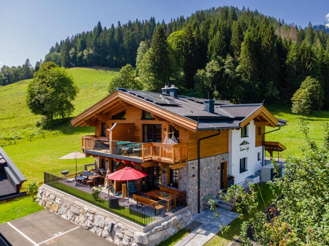 160 M² Chalet ∙ 4 Bedrooms ∙ 10 Guests - Flachauwinkl