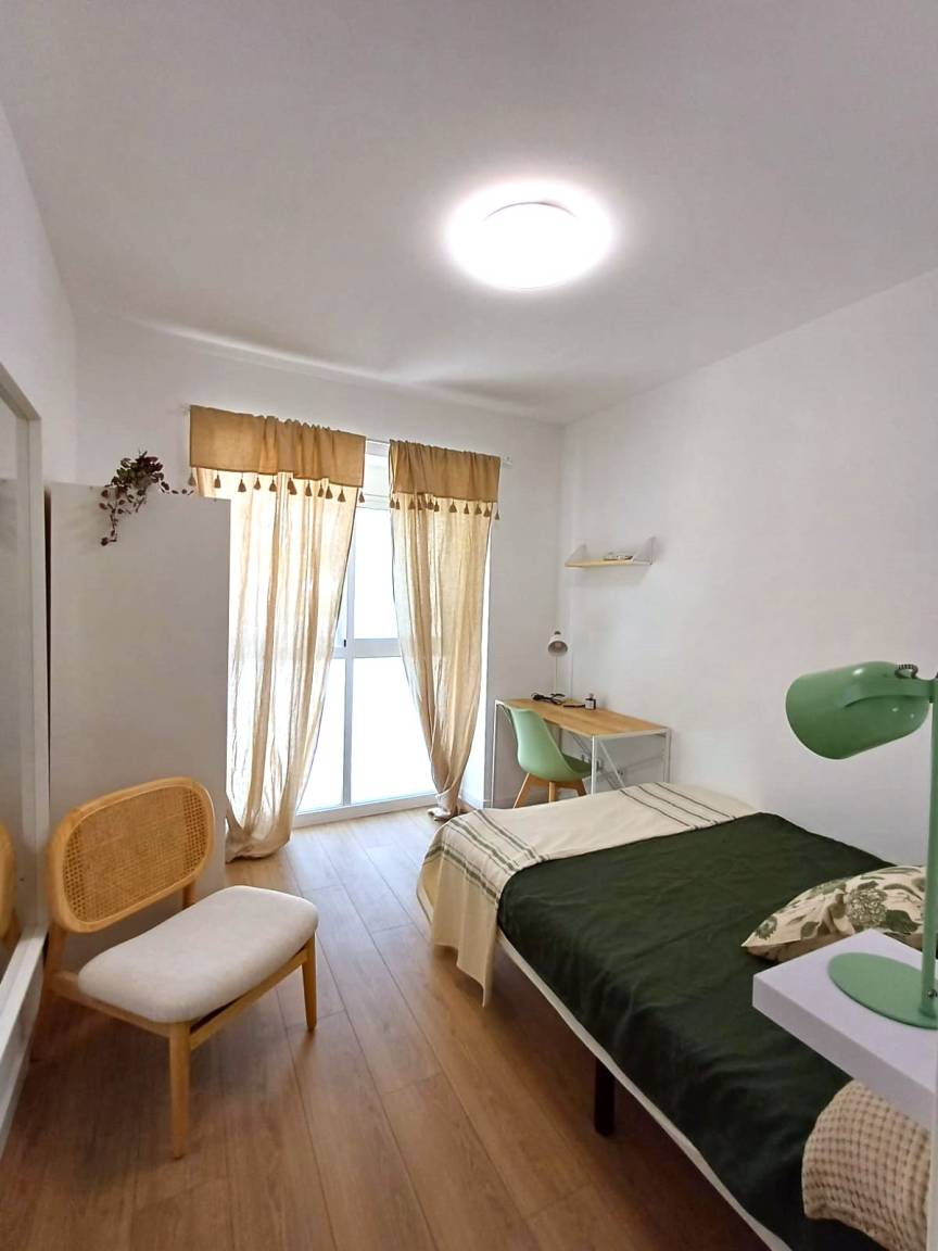 Habitación Privada ∙ 1 Habitación ∙ 1 Huésped - Valencia