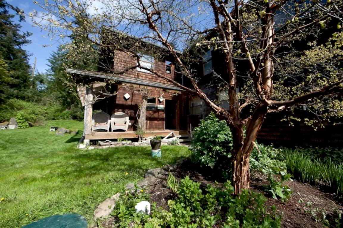House ∙ 1 Bedroom ∙ 8 Guests - San Juan Islands, WA