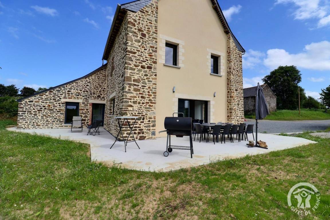 170 M² Gîte ∙ 6 Chambres ∙ 12 Personnes - Fougères