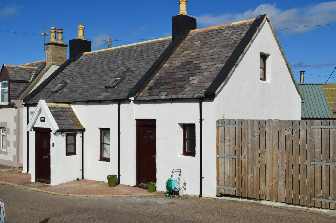 110 M² Cottage ∙ 4 Bedrooms ∙ 7 Guests - Moray
