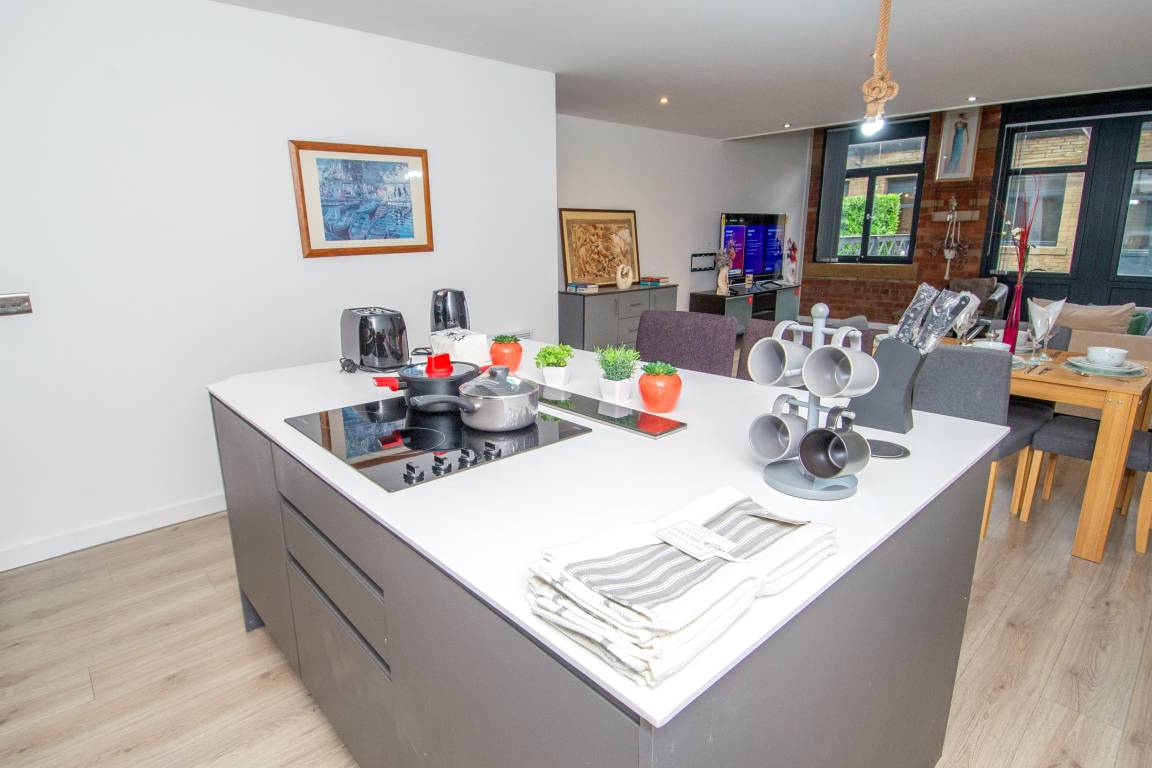 75 M² Apartment ∙ 2 Bedrooms ∙ 4 Guests - Bradford