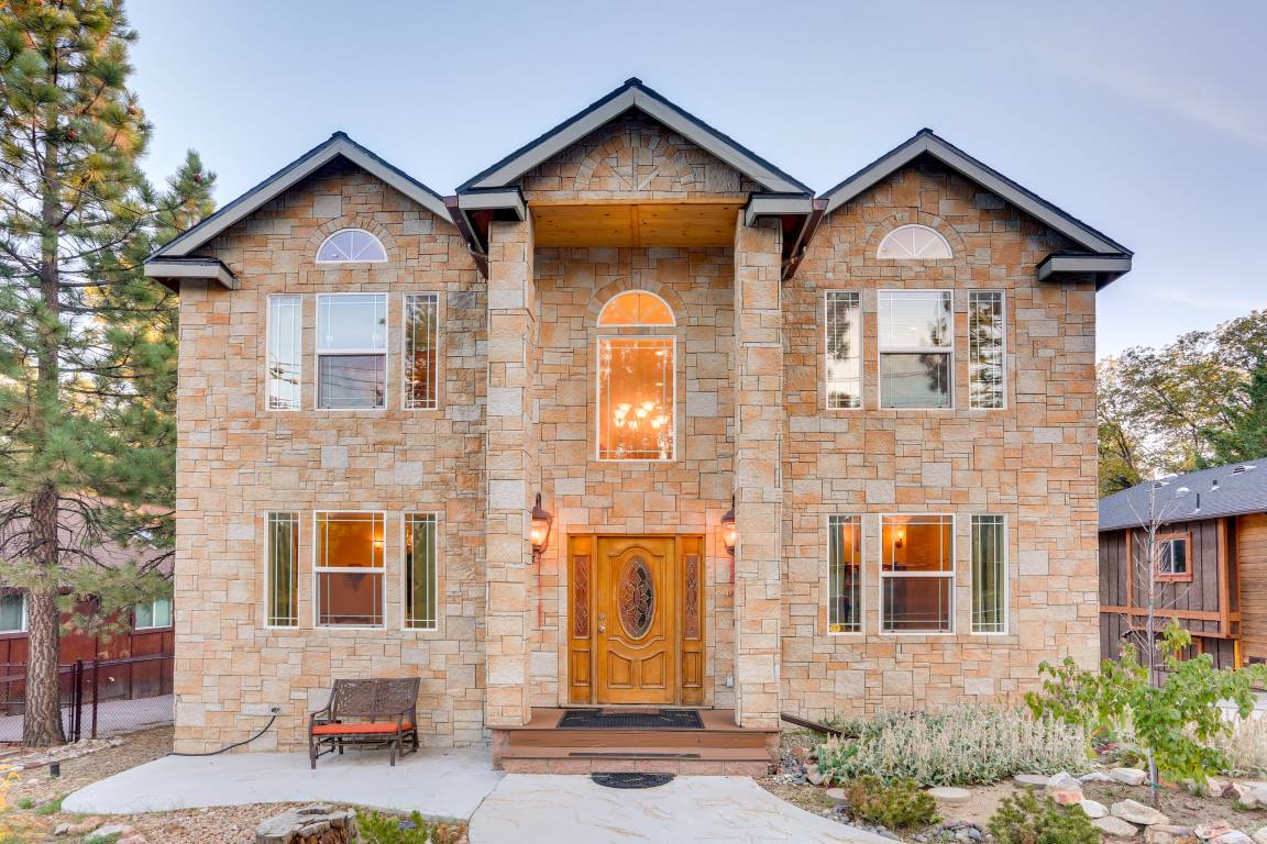 232 M² House ∙ 4 Bedrooms ∙ 12 Guests - Big Bear, CA
