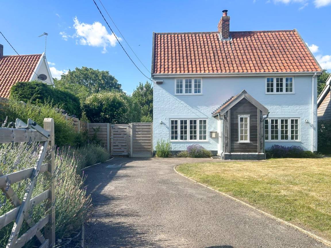Cottage ∙ 4 Bedrooms ∙ 6 Guests - Walberswick