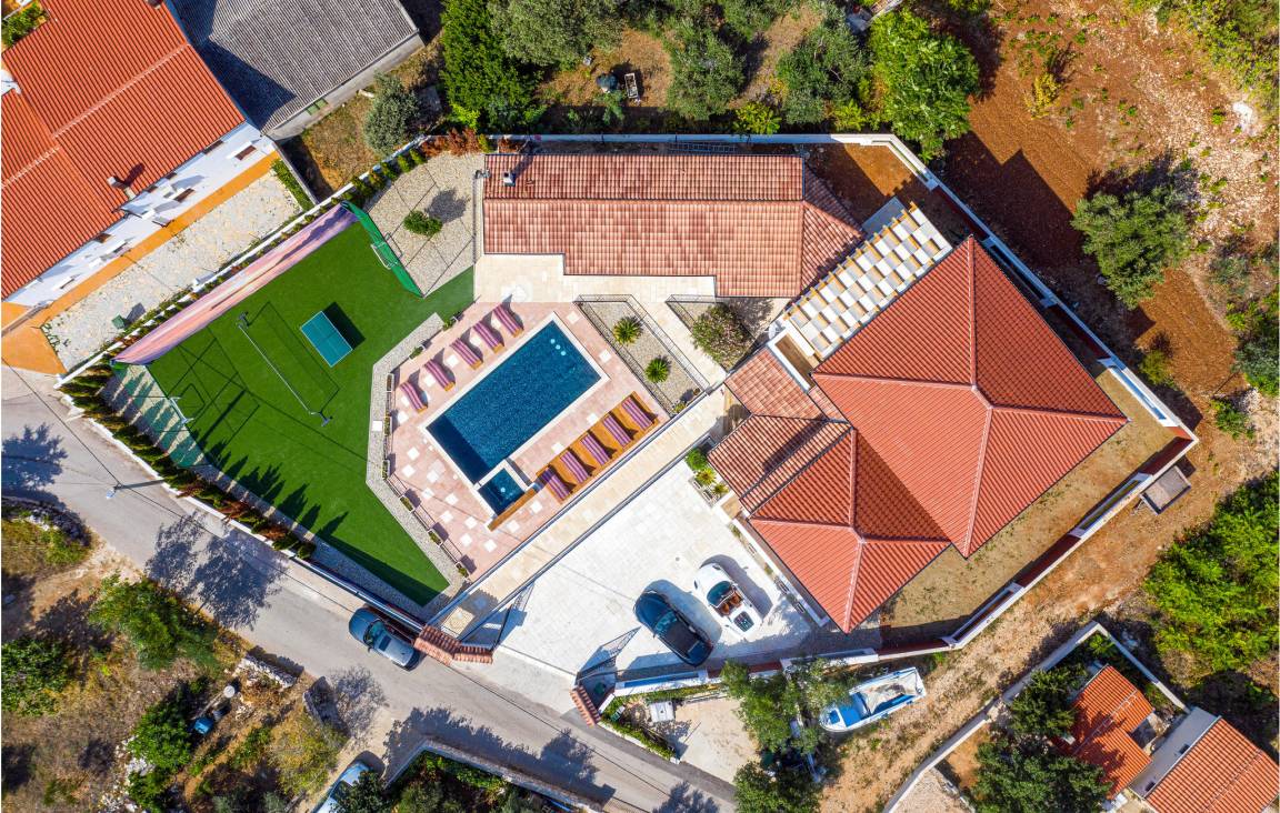 300 M² Casa ∙ 5 Habitaciones ∙ 10 Huéspedes - Vir